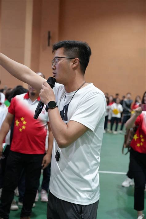 家校互动聚力共育八中龙兴中学特别的一天 重庆市第八中学校
