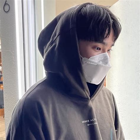 徵兼職健身房櫃檯人員 工作內容： 1 負責銷售票卡及逾時補票 2 提供顧客之接待與需求服務 3 維持櫃台週遭之整潔 4 主管交辦事項