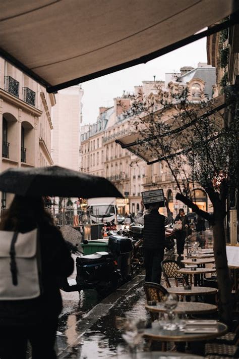 거리 거리 사진 건축 경치가 좋은 골목 대기의 도시 도시 거리 도시 생활 도시 탐험 도시 풍경 도시의 도시의 삶 모터바이크 보도 보행자 붐비는