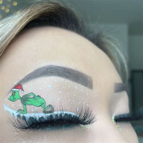 Grinch Makeup Look