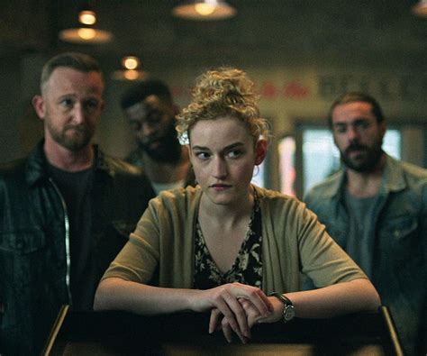 Ozarks Ruth Langmore Julia Garner Reflects The American Dreams