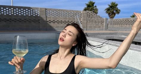 [scin스타] 300만원짜리 명품 P사 수영복으로 몸매 뽐낸 박하선 ♥류수영 반할 만해