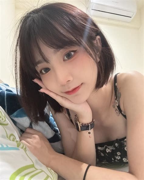 ‎睿睿૮˶• ﻌ •˶ა づ~ 🦴‎ 👁️： Moonlens 請看著我的眼睛🤞🏻😽 Instagram