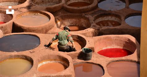 다양한 색상의 페인트로 가득 찬 상자 사진 Unsplash의 무료 마루에코스 이미지