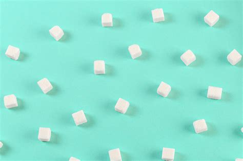 밝은 파란색 배경에 흰색 설탕 큐브로 만든 기하학 패턴입니다 추상적이고 최소한의 스타일입니다 트렌디 한 파스텔 색상입니다 개념에 대한 스톡 사진 및 기타 이미지 Istock