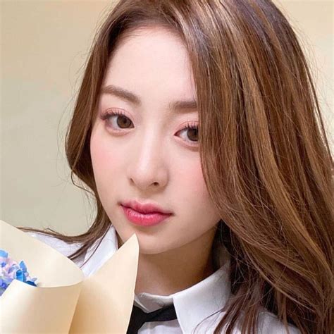 Le Sserafim Icons Le Sserafim Yunjin Icons Yunjin Icons Lesserafim Yunjin Bias Wrecker