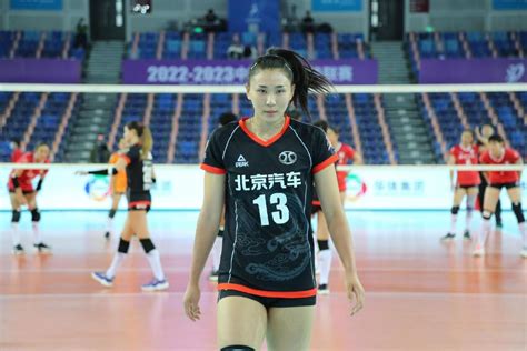 排超12日赛程！天津女排冲击12连胜，两场强强对话最受关注