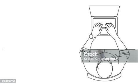 노트북 컴퓨터를 사용하여 책상에 앉아있는 남자의 한 선 그리기 라인아트에 대한 스톡 벡터 아트 및 기타 이미지 라인아트