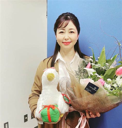 堀内敬子さんのインスタグラム写真 堀内敬子instagram「アフラックのcm 「生きる」を創るがん保険 Wings チームの力篇 がん相談サポーターチームの方々に。 不安な事を相談し