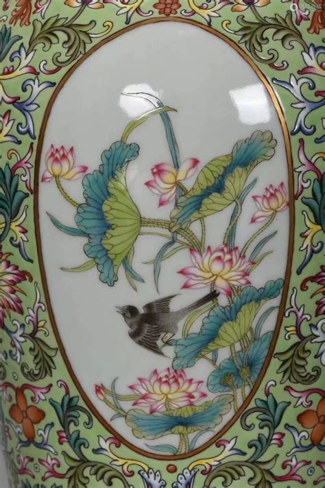 大清雍正年制款绿釉粉彩开光花鸟梅瓶－【deal Price Picture】