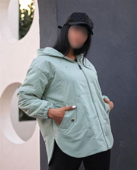 تصاویر مدل های کاپشن کوتاه دخترانه شیک و جذاب ترند ۲۰۲۴ ست کاپشن با شلوار