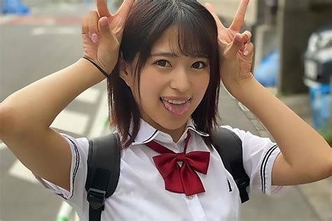 渚みつき 超絶可愛い貧乳娘と野外で青姦セックス全裸の絶対的美少女を立ちバックで激ピス 無料AV動画