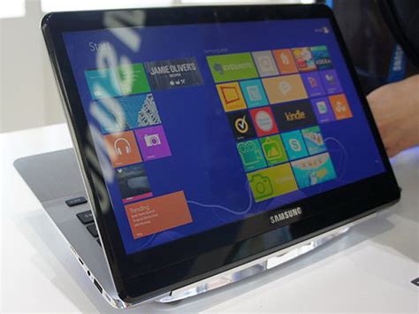 Asus Ähnelt das Samsung Windows 8 Notebook mit Dual Display zu sehr dem Asus Taichi