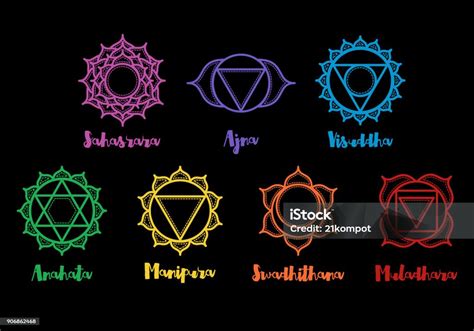 아름 다운 인도 장식 차크라의 분리 된 세트입니다 벡터 일러스트입니다 색 요가 차크라 아이콘 검정에 격리 합니다 7 기 차크라 만다라입니다 신성한 기하학입니다 Sacred