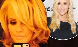 Jenny Mccarthy Ditches Her Extensions To Unveil Tousled Blonde Bob Daily Mail Online