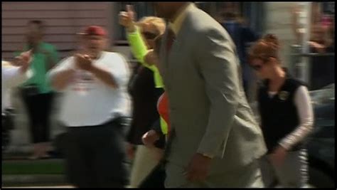 Anders Tvegård Snakker Med Fremmøtte Nrk