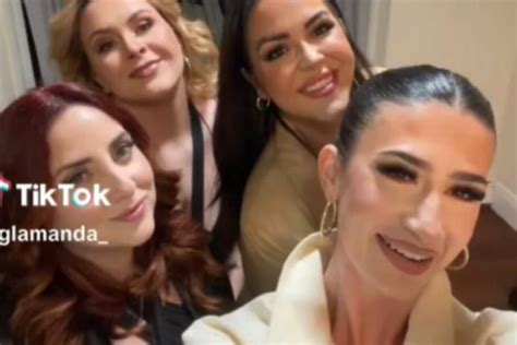 Dečko Sa četiri Devojke