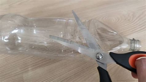 이렇게 하면 1초 만에 모든 문이 다 열립니다 페트병 하나로 잠긴 방문 화장실문 여는 법 최주부