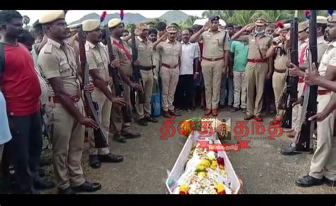 Policemans Body Was Cremated With 21 Bullets போலீஸ் ஏட்டு உடல் 21 குண்டுகள் முழங்க தகனம்
