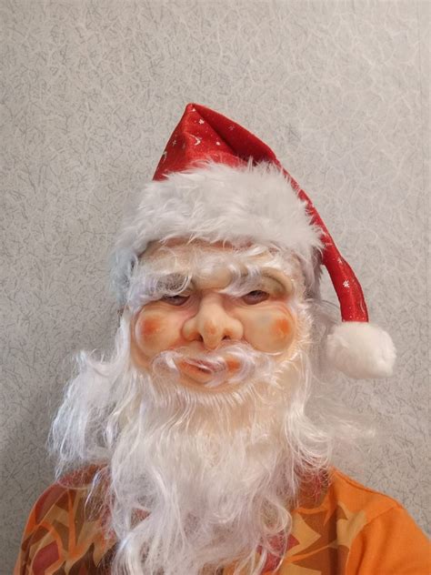 Создать мем силиконовая маска деда мороза маска деда мороза резиновая маска санта клауса