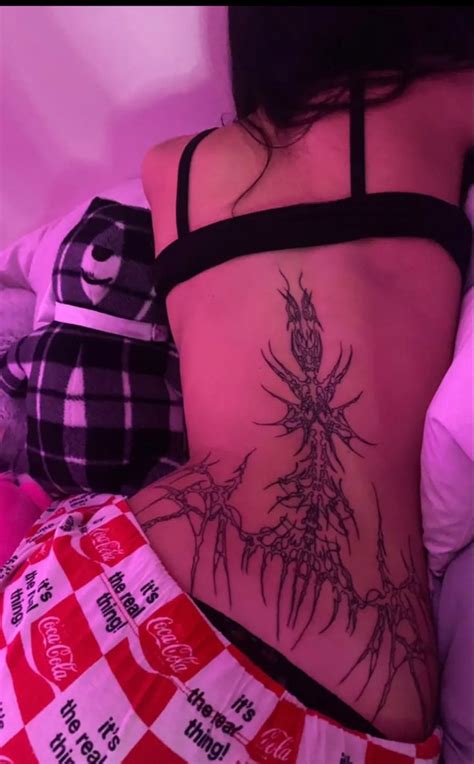 Tattoos Panosundaki Pin