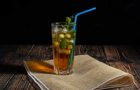 얼음과 민트와 애플 칵테일 어두운 배경에 민트와 얼음바 컨셉의 애플 모히토 0명에 대한 스톡 사진 및 기타 이미지 0명 가을 계피 Istock