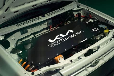 아버지들의 추억이 묻어있는 기아의 1세대 프라이드 전기차로 재탄생