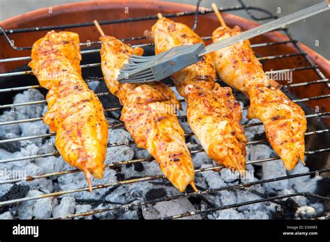 Garden Bbq Chicken Hi Res Stock Photography And Images Alamy