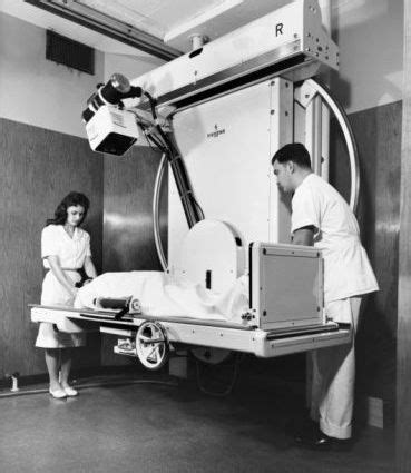 Radiología Antes Enfermera De época Radiología Historia De La Medicina