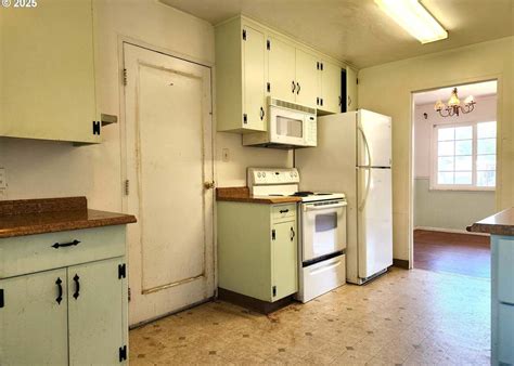 316 Railroad St Brookings Or 97415 Redfin