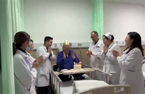 小小蛋糕 大大温暖我院肿瘤科医护人员为患者庆祝生日 新疆医科大学第七附属医院