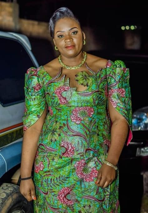 Pin By Bile Nadia On Africaine African Dresses For Women African