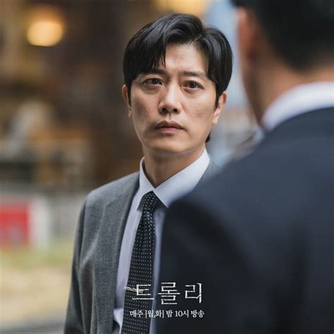 Kim Hyun Joo Feels Wary After Meeting Someone Who Knows Her Past In Trolley Soompi