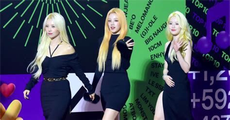 [md포토] 여자 아이들 등장부터 넘치는 관능미