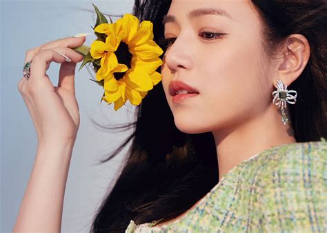 陈妍希小香风大片！清新的春日气息，温暖明媚温柔美丽