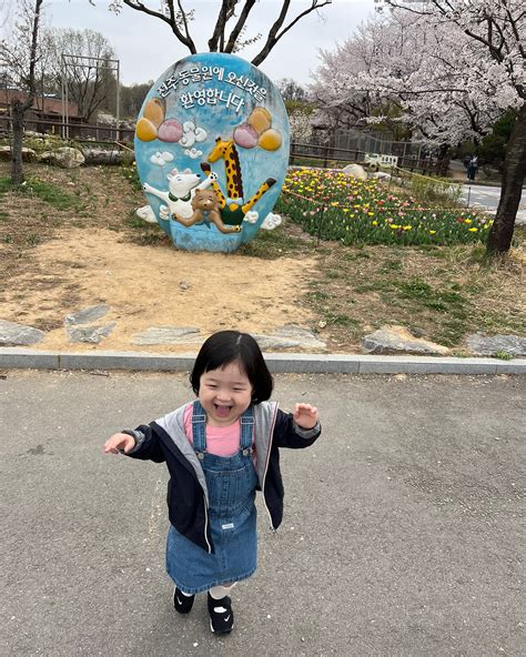 Min Ju 가연맘 그녀의 주말 일상💻 민주승수의가연 엄마노트북은내꺼 주식보는거같지만 그림판하는중 Instagram