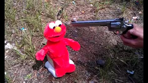 Elmo With A Pistol