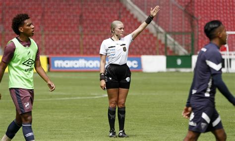 Gisselle Giler Le Saca Tarjeta Roja A Los Guapos Y Comentarios Machistas