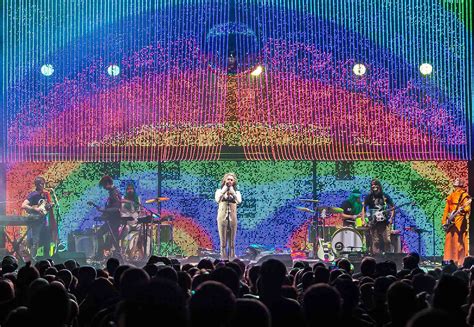 Flaming Lips Band Performs In Bubbles On The Late Show — Watch