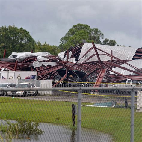 Deadly Tornadoes Spawned By Milton Tear Across Florida The New York Times