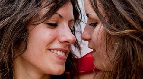 سحاقيات Facebook