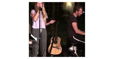 Chris Martin Sur Scène Avec Ses Enfants Et Coldplay Un Concert