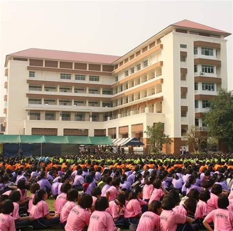 ศูนย์ครอบครัวพ ศูนย์ครอบครัวพอเพียง โรงเรียนเฉลิมขวัญสตรี