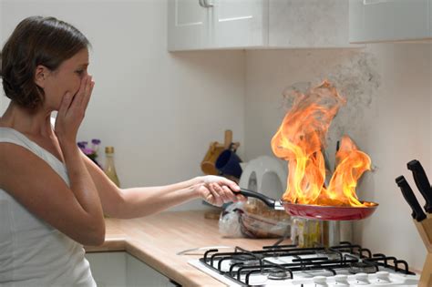 ¿sabes CÓmo Hacerlo ¿cÓmo Se Apaga El Fuego En Una SartÉn