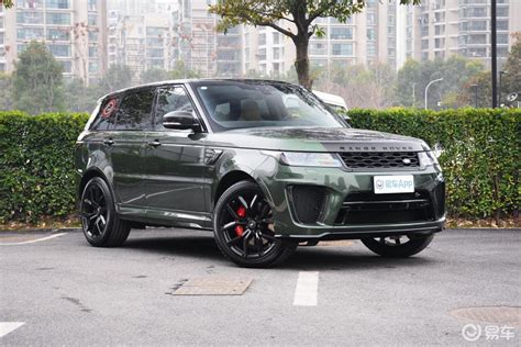 【揽胜运动版2021款50 V8 Svr 竞速绿定制版侧前45度车头向右水平汽车图片 汽车图片大全】 易车