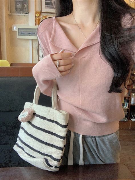 브이넥 카라 긴팔 티셔츠 골지 니트 청순 페미닌 여성스러운 슬림핏 슬렌더 여리 봄 여름 간절기 데이트 여친 출근 하객 룩 데일리 베이직 기본템 꾸안꾸 쫀쫀 스판 캐주얼