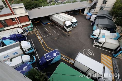 택배기사들 몸싸움쓰러진 척하지 마 방치하고 떠났는데 뇌사