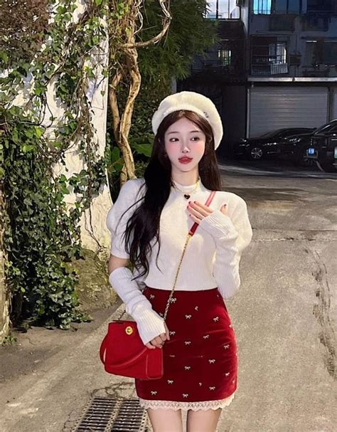 23 ไอเดียแต่งตัวไปงานคริสต์มาส แต่งง่าย คุมโทนสีแดง