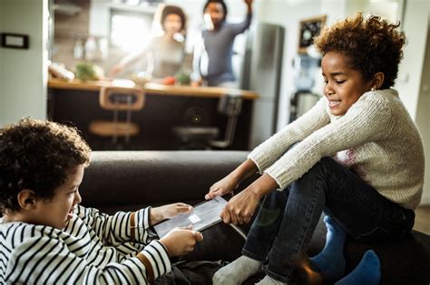 How To Settle Fights Between Siblings All Pro Dad