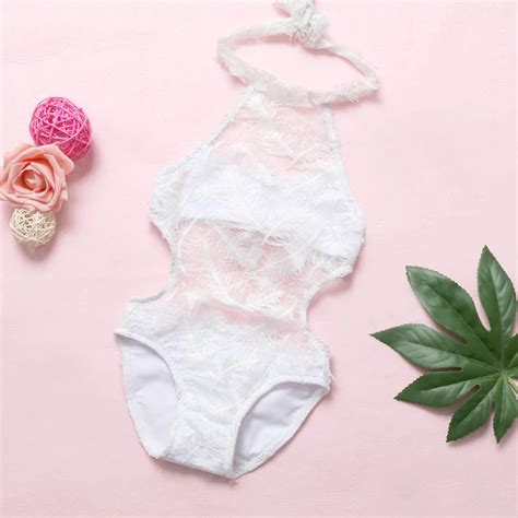 Милый слитный купальник для девочек с белыми перьями без рукавов с перекрестной горловиной